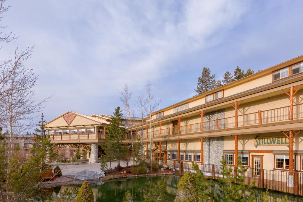 Holiday Inn Resort The Lodge at Big Bear Lake by IHG, Big Bear Lake ...