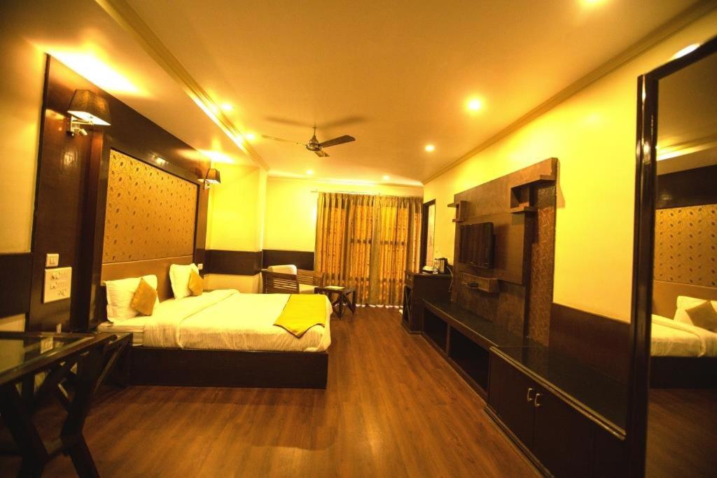 Milestone 251, Jaipur (updated prices 2025)