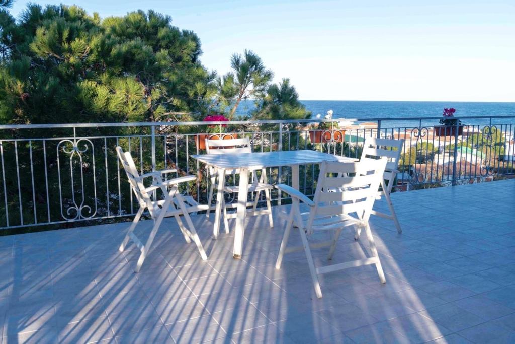 M262 - Marcelli, quadrilocale ristrutturato con terrazzo vista mare 1p ...