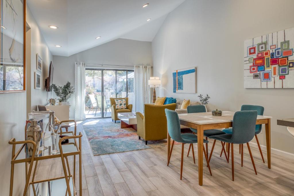 Casa de Oasis Permit# 549, Palm Springs (updated prices 2026)