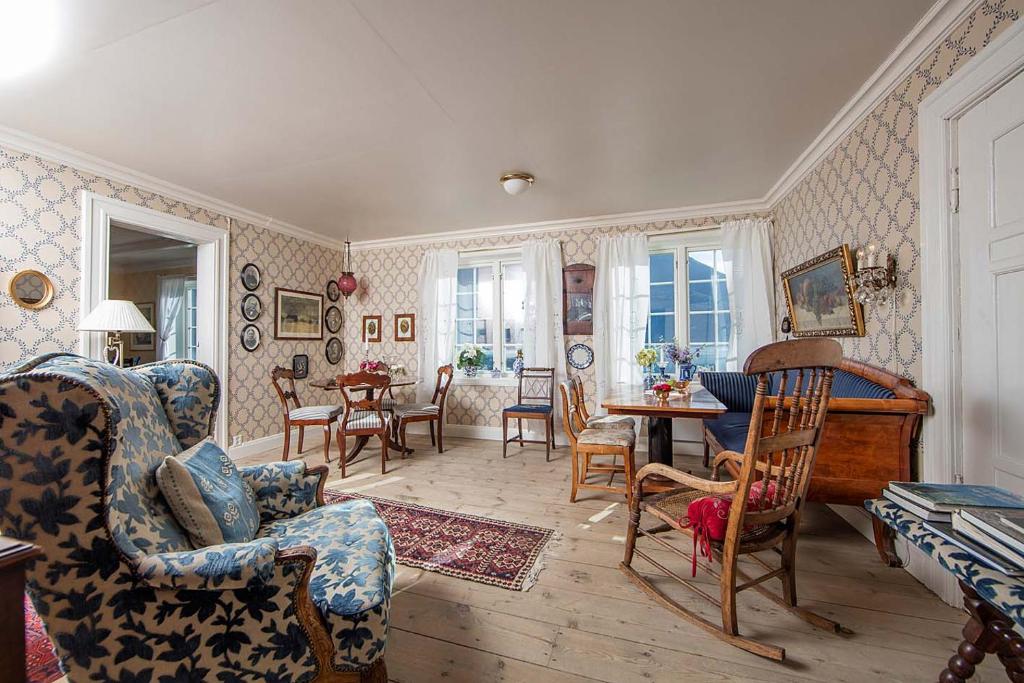 Nes Gard, Høyheimsvik (updated prices 2025)