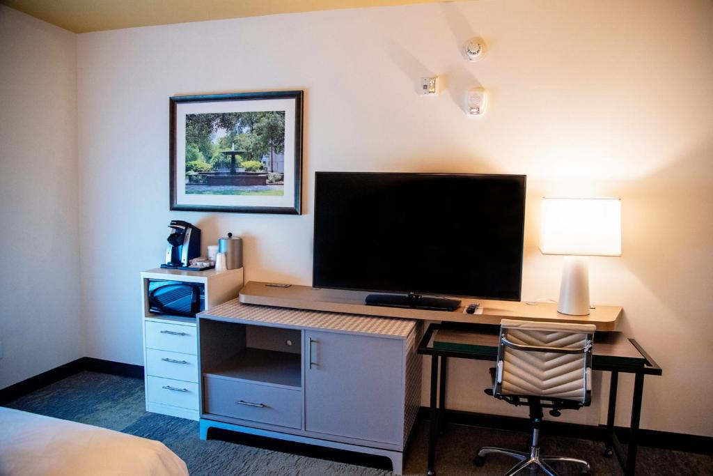 Holiday Inn & Suites - Savannah Airport - Pooler by IHG, Savannah ...