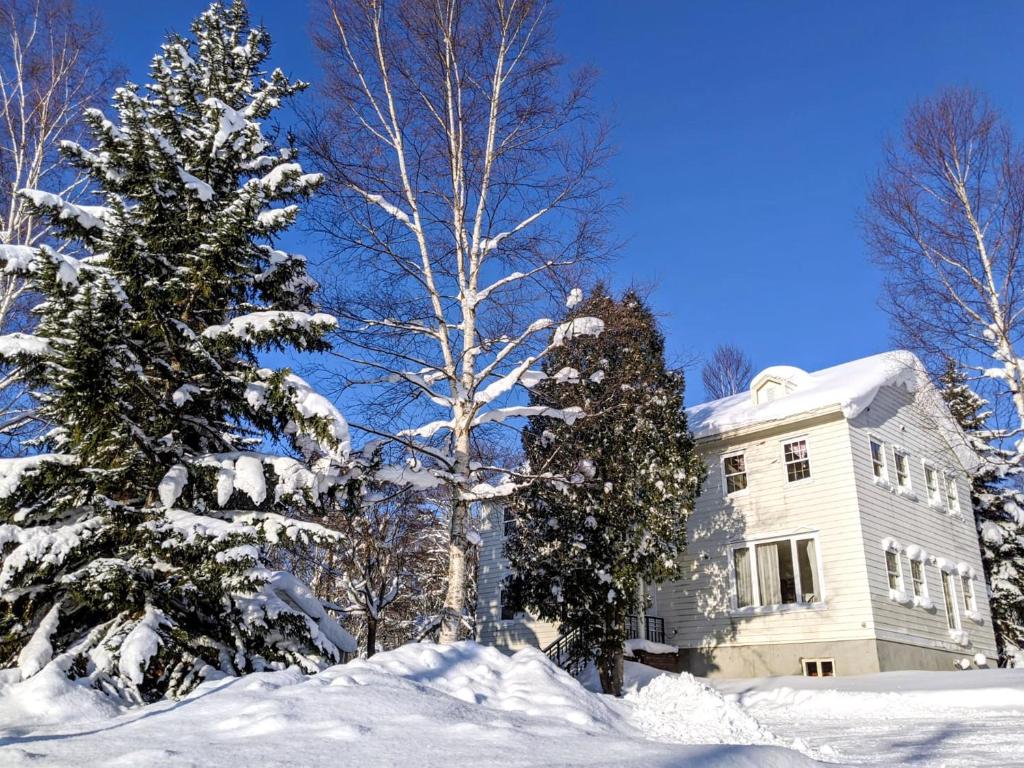 Chalet Banff - 6 bedroom 6 bathroom Ski Lodge, Niseko (updated prices 2026)