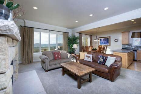 Stunning Views Private Hot Tub Lots Of Sleeping Options Close To Powder Mountain T7 - Huntsville, UT