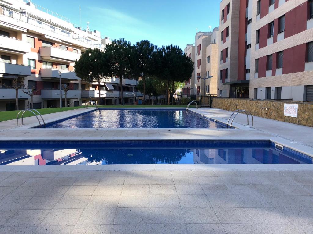 Apartamento De 3 Dormitorios Equipado Fenals - 濱海略雷特