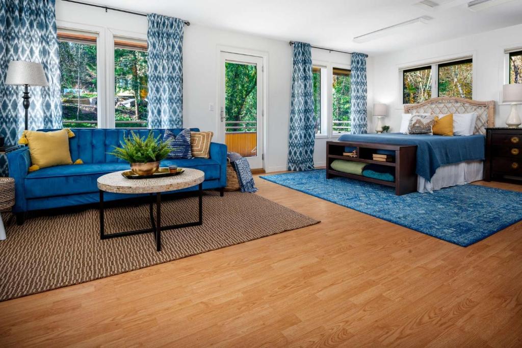 Mapleton Loft, West Linn (updated prices 2025)