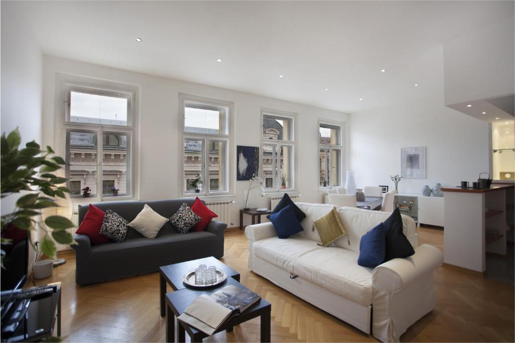 Charles Bridge Apartment - Prága