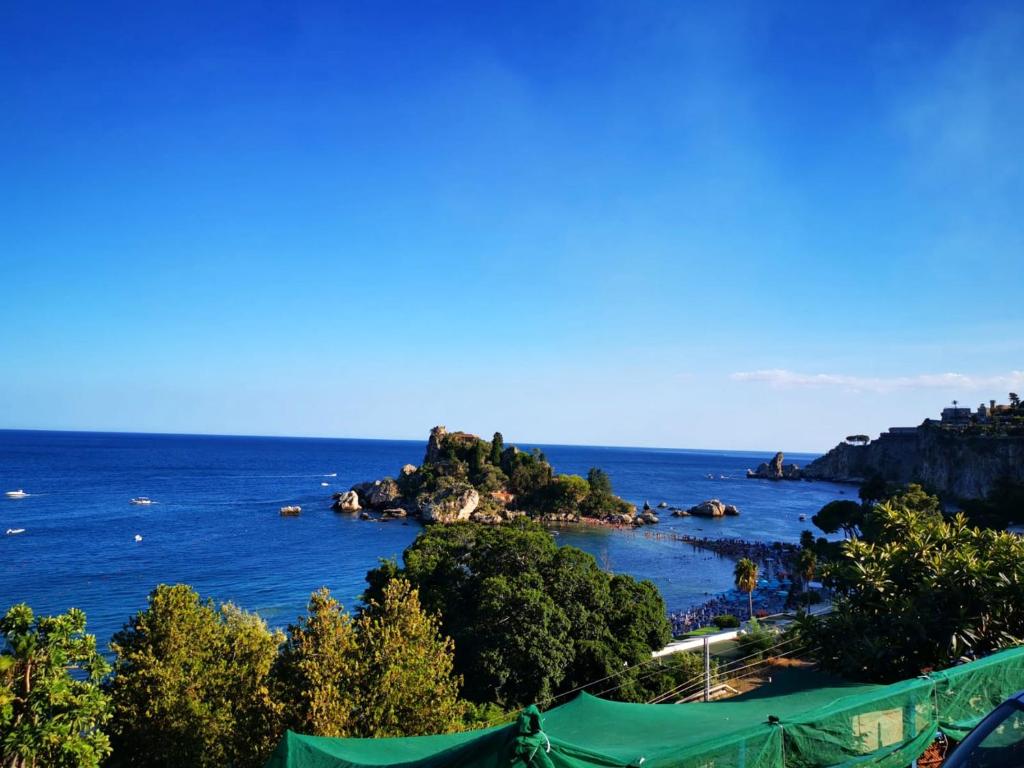 2 bedrooms house at Letojanni 500 m away from the beach with sea view ...