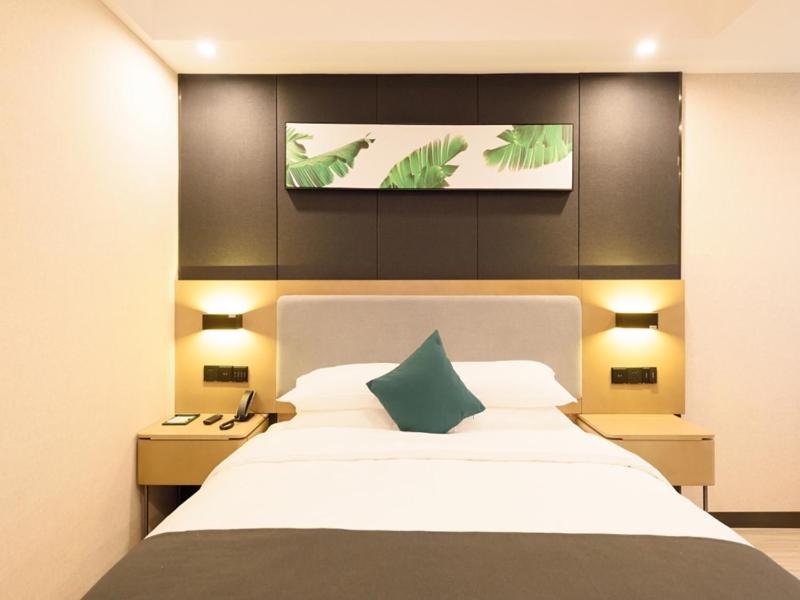 Up And In Sichuan Mianyang Sena Sunshine High-speed Railway Station ...