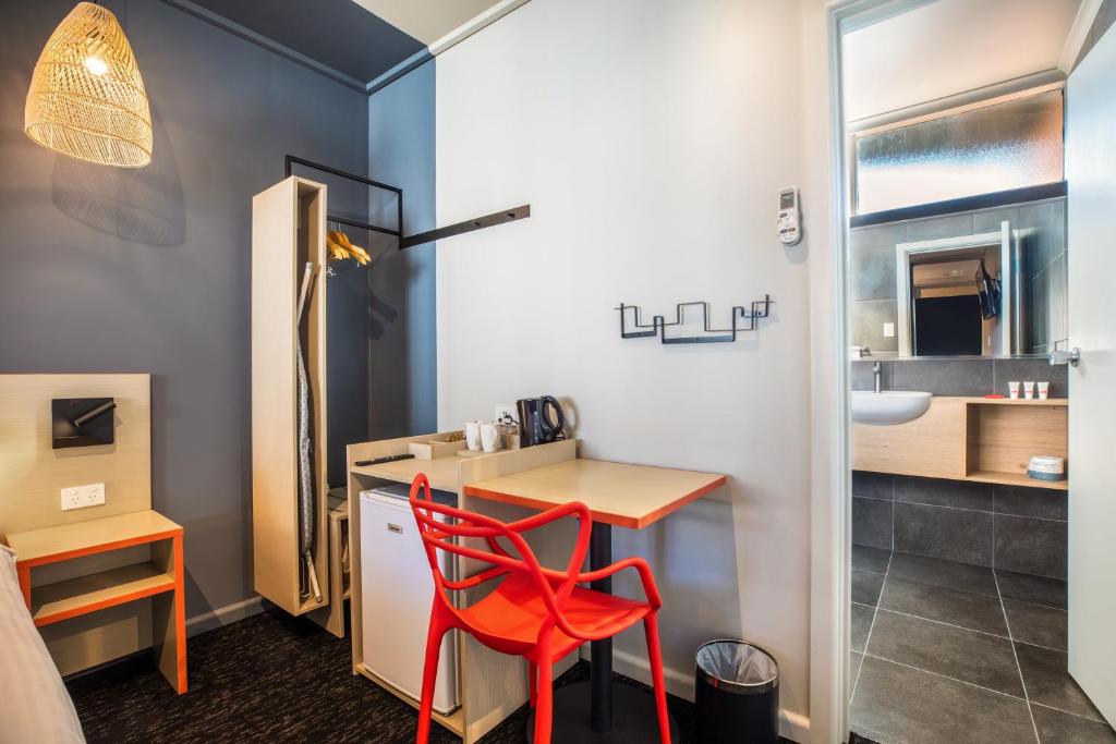 Nightcap at Monash Hotel, Clayton North (updated prices 2025)