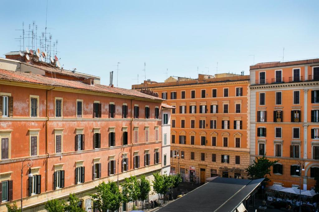 TrastevereHome - San Cosimato View on Trastevere Square, Rome (updated ...