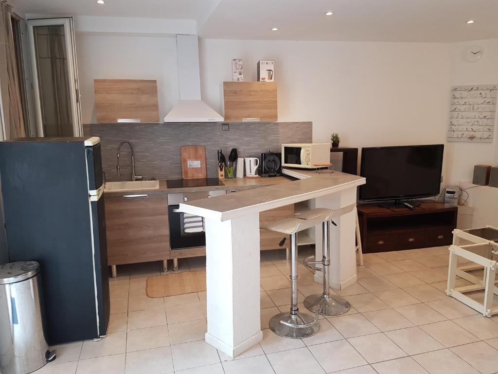 Joli T2 En Centre-ville Tout éQuipé + Barbecue - ibis Istres Trigance