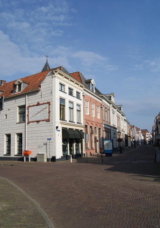 De Zevenster "gevestigd aan de winkelstraat", Kampen