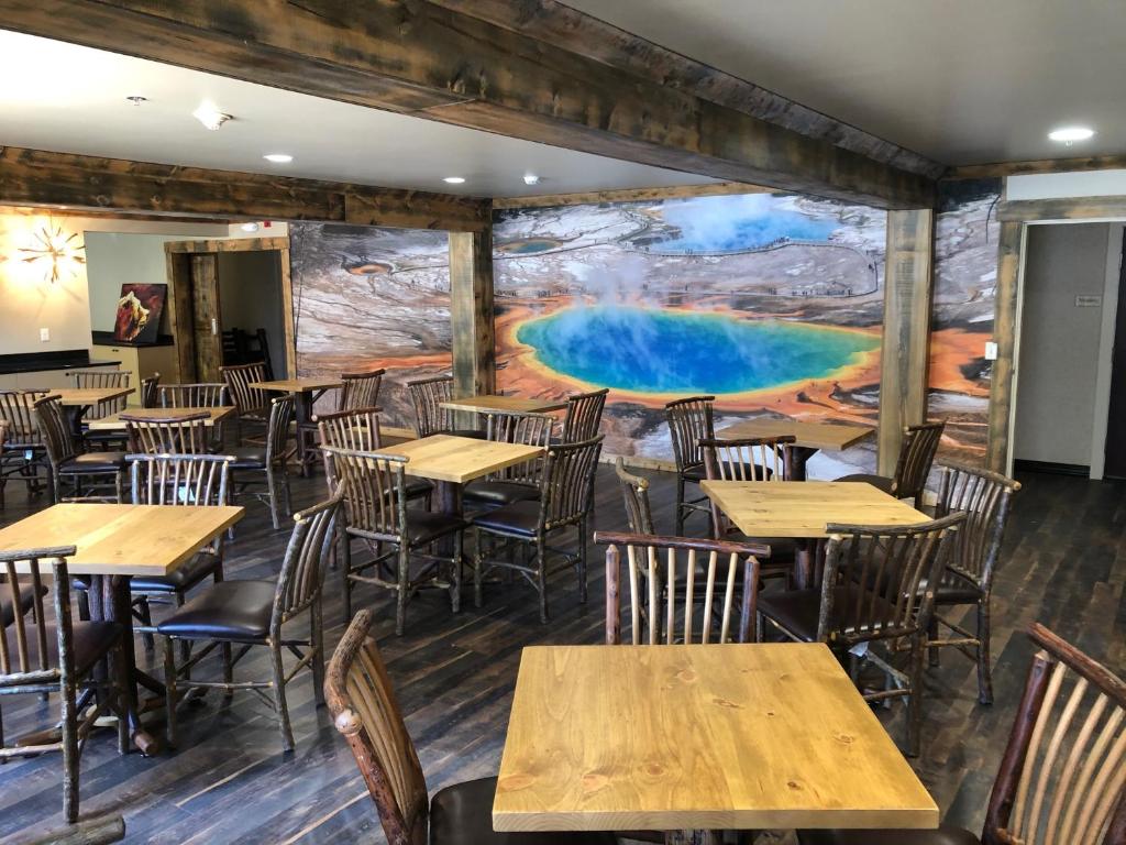 Clubhouse Inn, West Yellowstone (updated prices 2025)