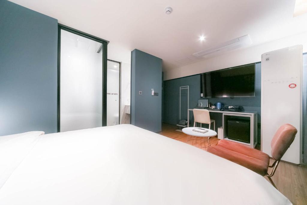 Pohang Brown Dot Hotel - SuiteTrails