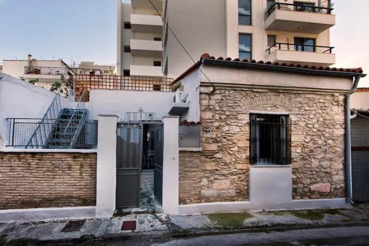 Experience a Unique hand-built house at Gazi area, Афины (актуальные ...
