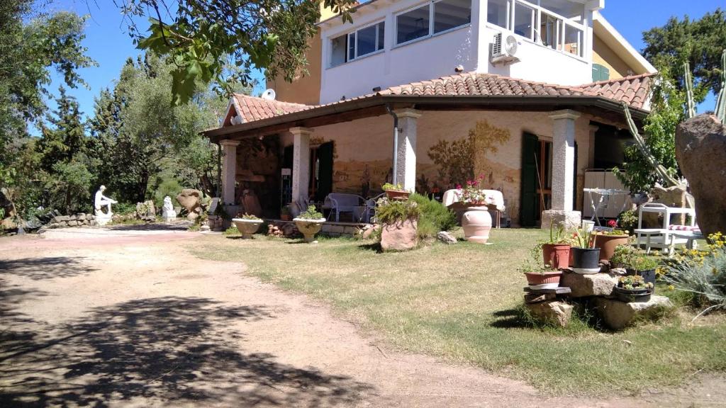 Villa Immersa Nel Verde A Quattro Passi Dal Mare - Golfo Aranci