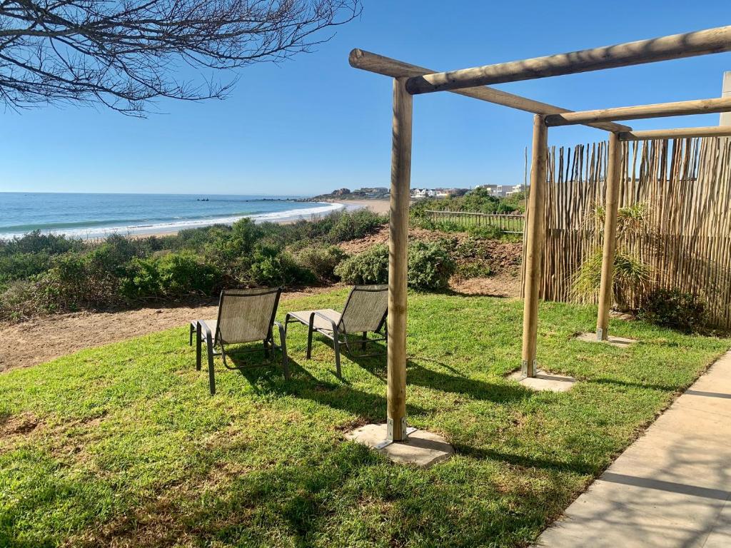 Witbaai Beach House, Britannia Bay (updated prices 2025)