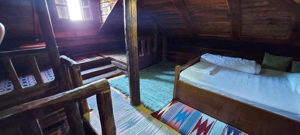 Satul Traditional in Runcu