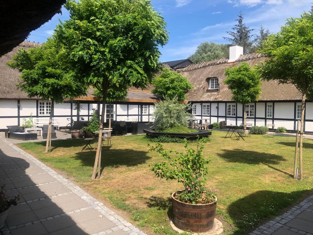 Slangerupgaard, Fakse Ladeplads (updated prices 2025)