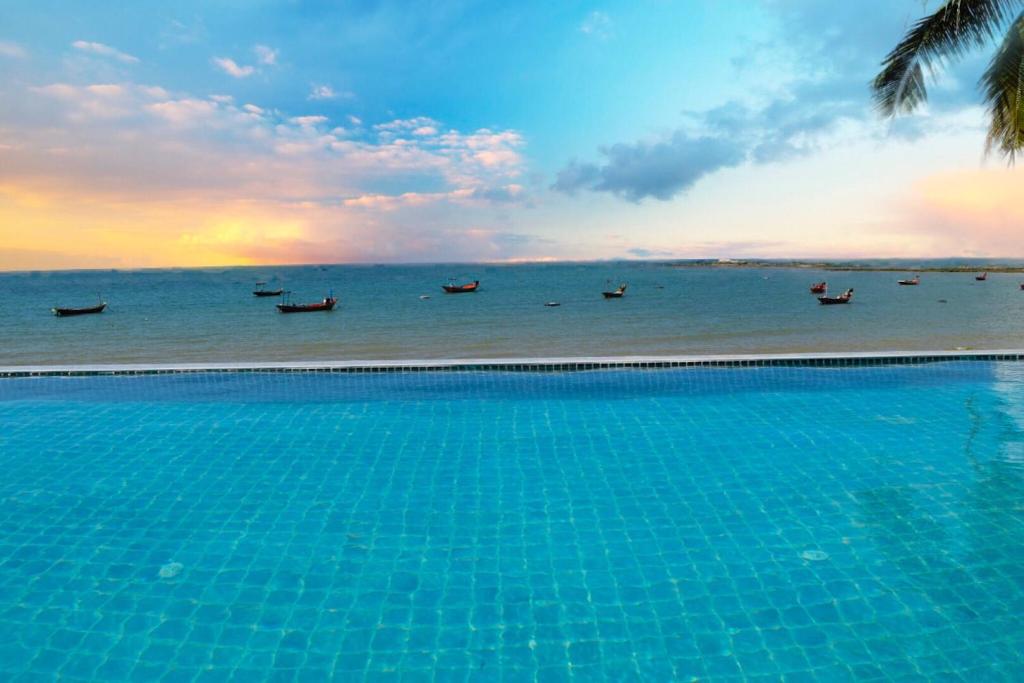 Royal Phala Cliff Beach Resort, Ban Chang (updated prices 2025)