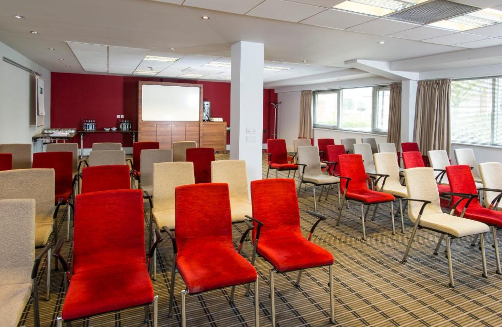 Holiday Inn Express Northampton - South by IHG, Northampton (updated ...