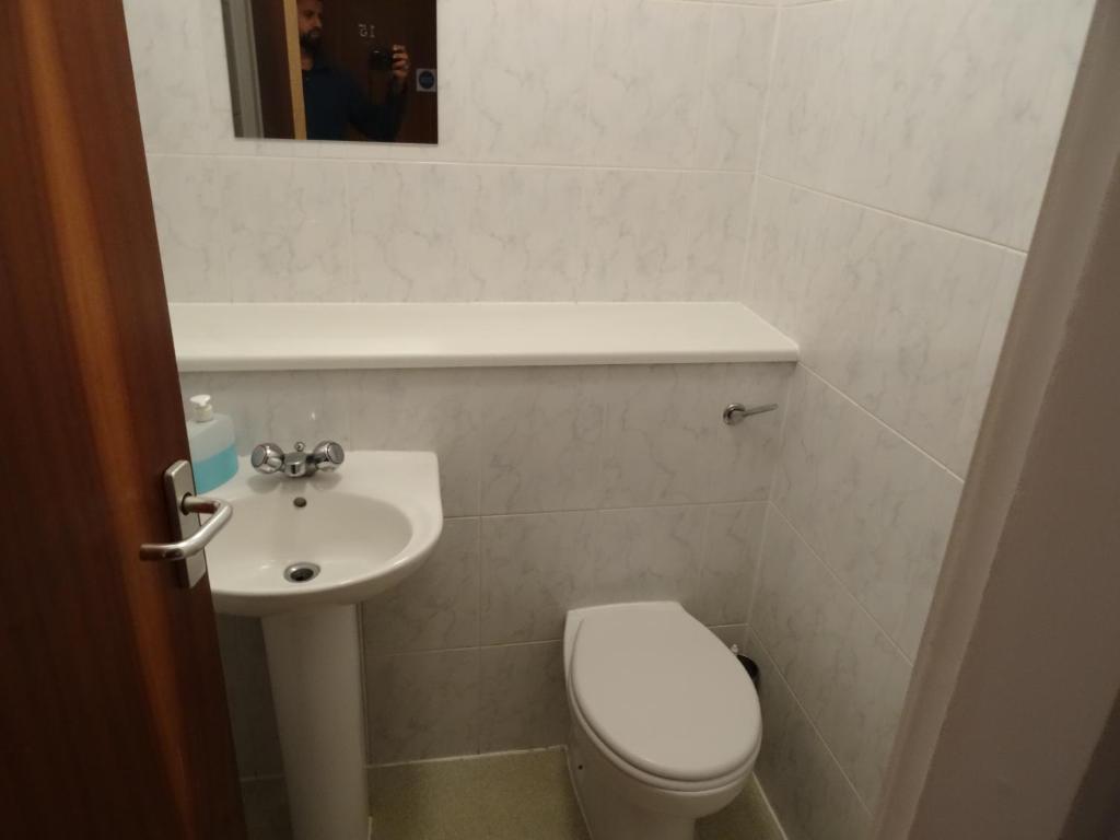 AJ Lodge, Slough (updated prices 2025)