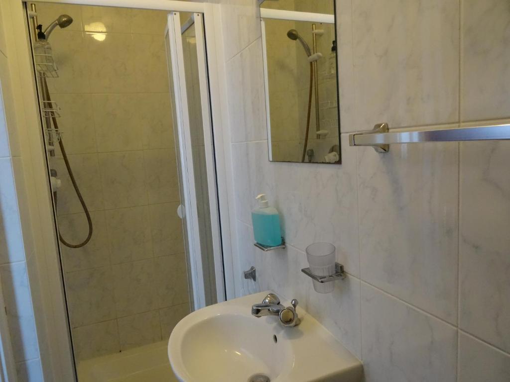 AJ Lodge, Slough (updated prices 2025)