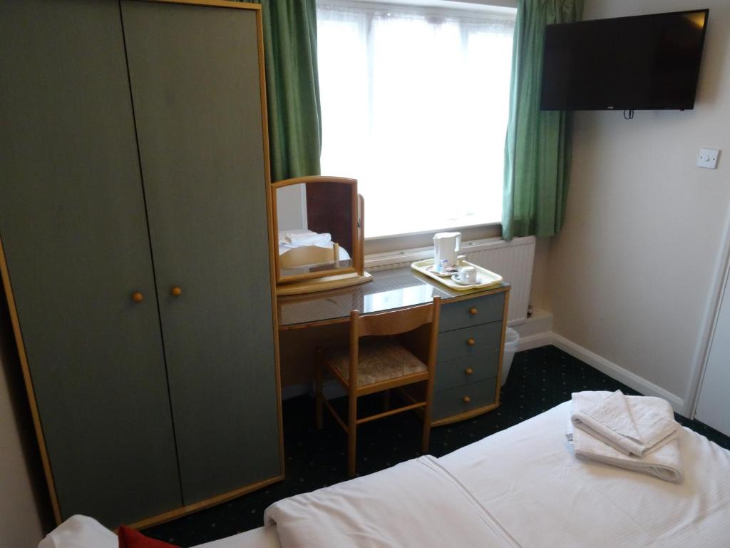 AJ Lodge, Slough (updated prices 2025)