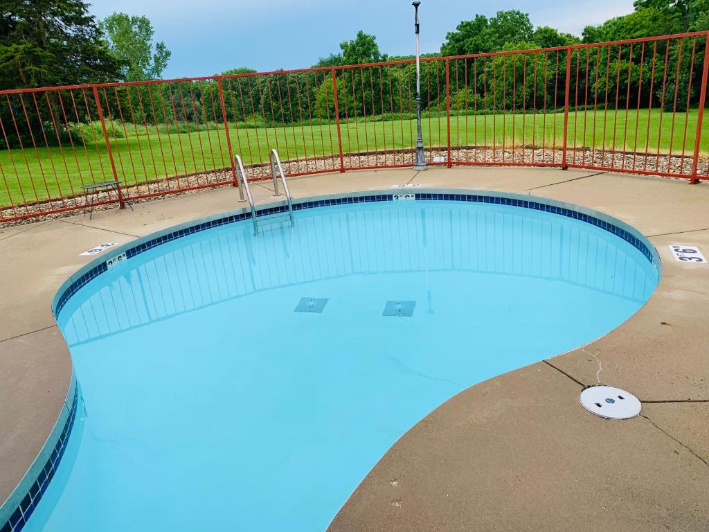 Don Q Inn, Dodgeville (updated prices 2025)