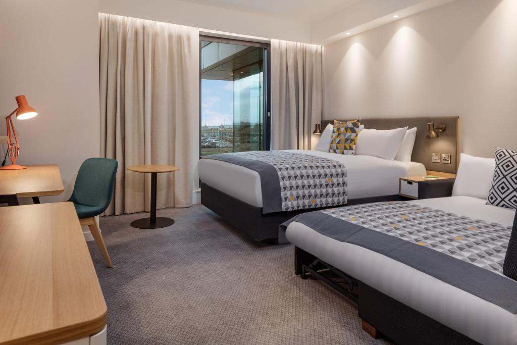 Holiday Inn London Heathrow - Bath Road by IHG, Hillingdon (updated ...