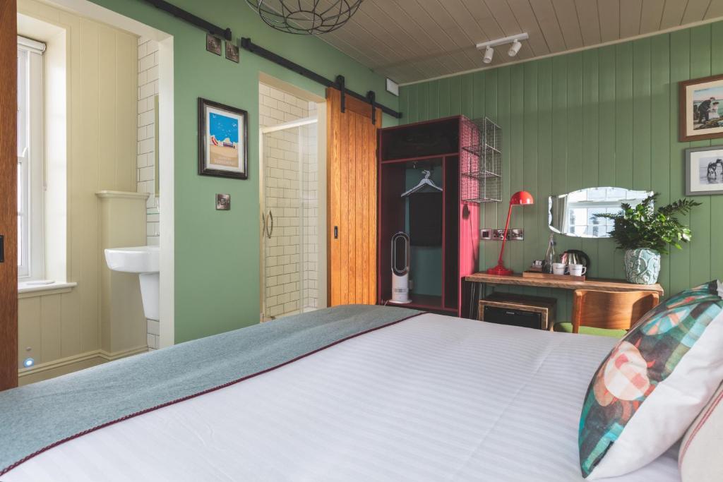 Rock Point Inn, Lyme Regis (updated prices 2025)