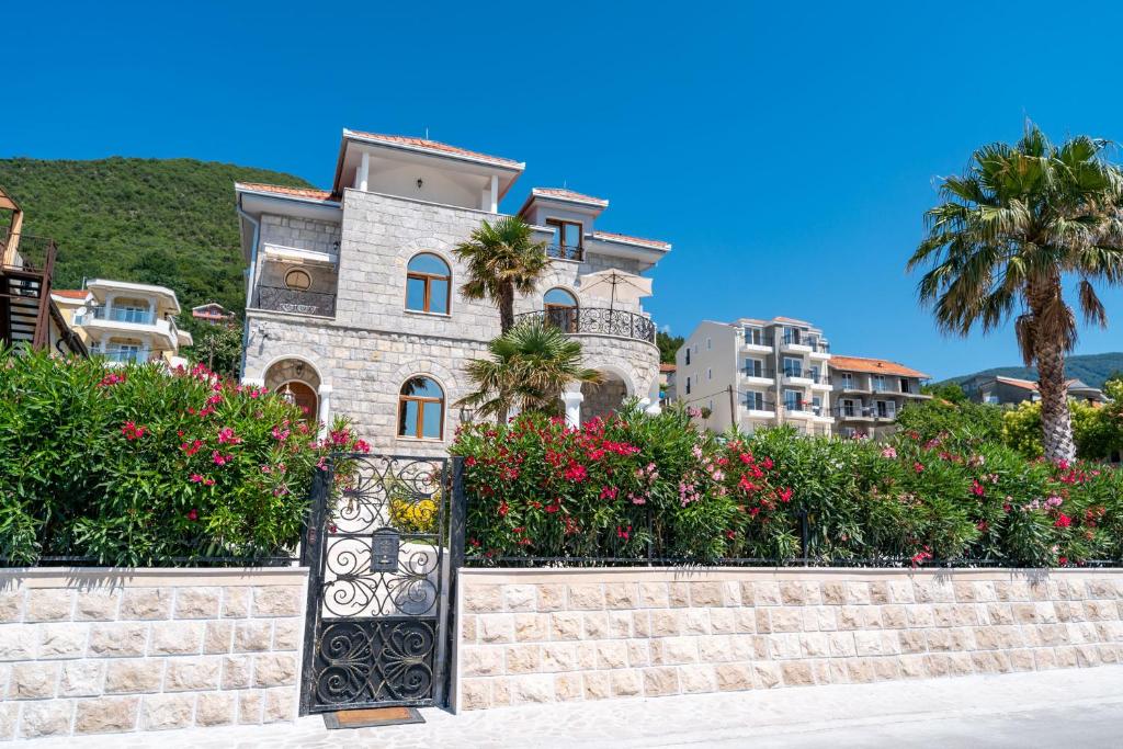Villa Garden Beach, Bijela (updated prices 2026)