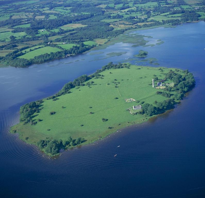 Riverbank Cottages, Scarriff (updated prices 2025)