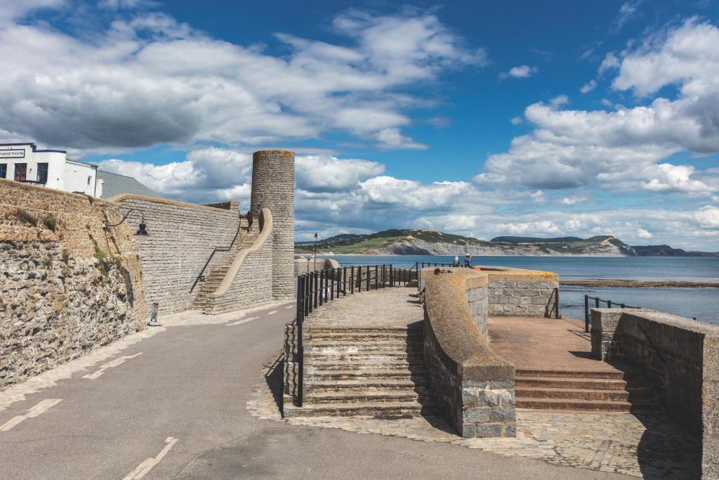 Rock Point Inn, Lyme Regis (updated prices 2025)