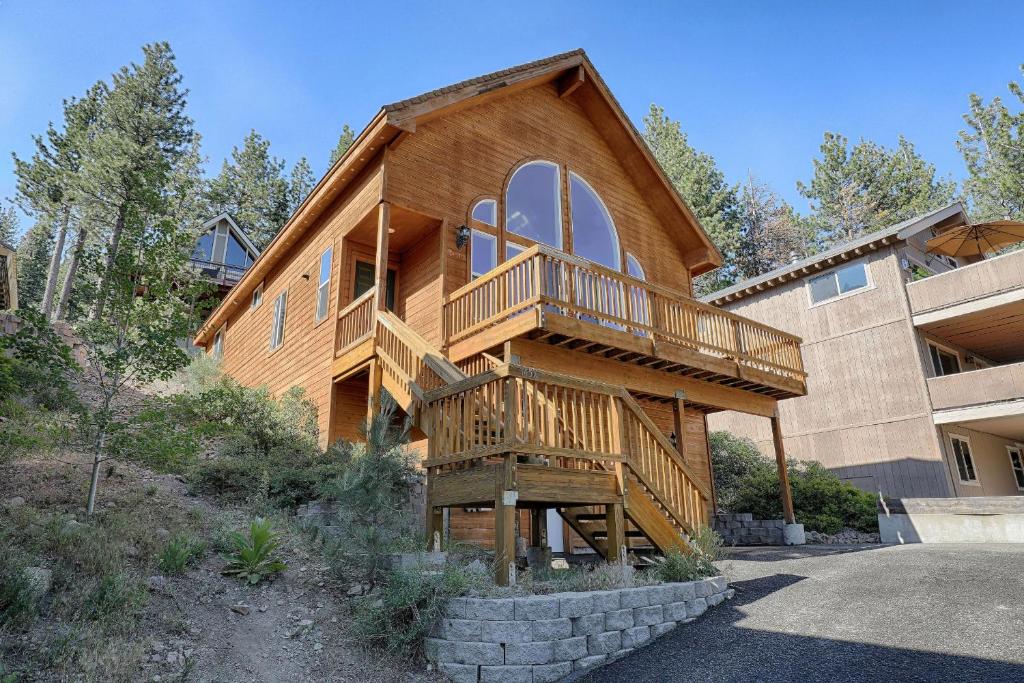 Donner Lake Home Walk to the Lake Trails & Family Activities, Truckee ...