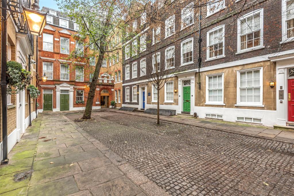 Native Kings Wardrobe, St Pauls, London (updated prices 2025)