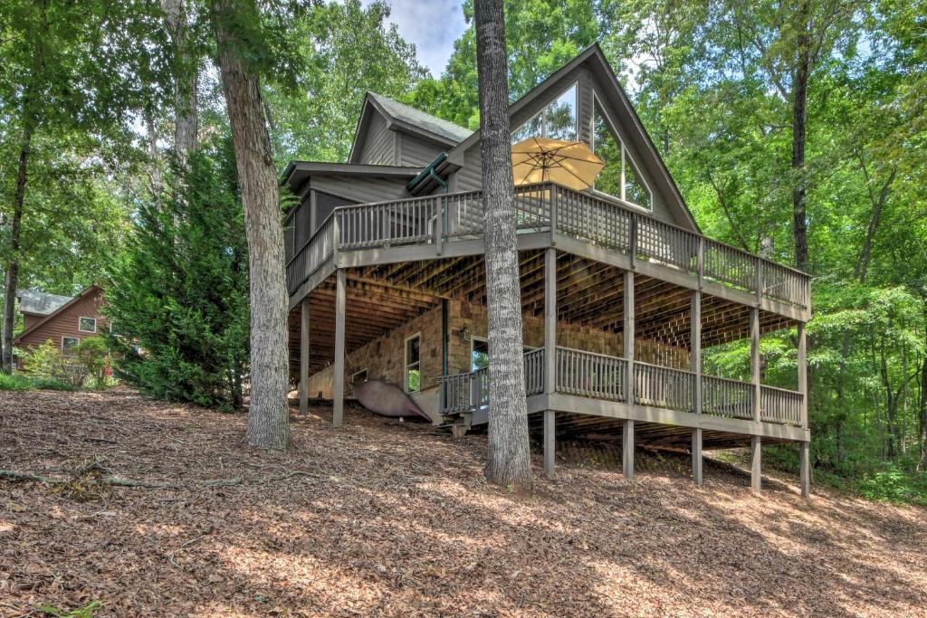 Spacious Seneca Retreat - Steps To Lake Keowee! - Walhalla, SC