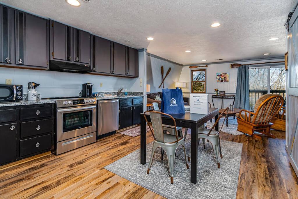 Lake Front King Suite: Full Kitchen-Lakefront Deck- Shared Hot Tub ...