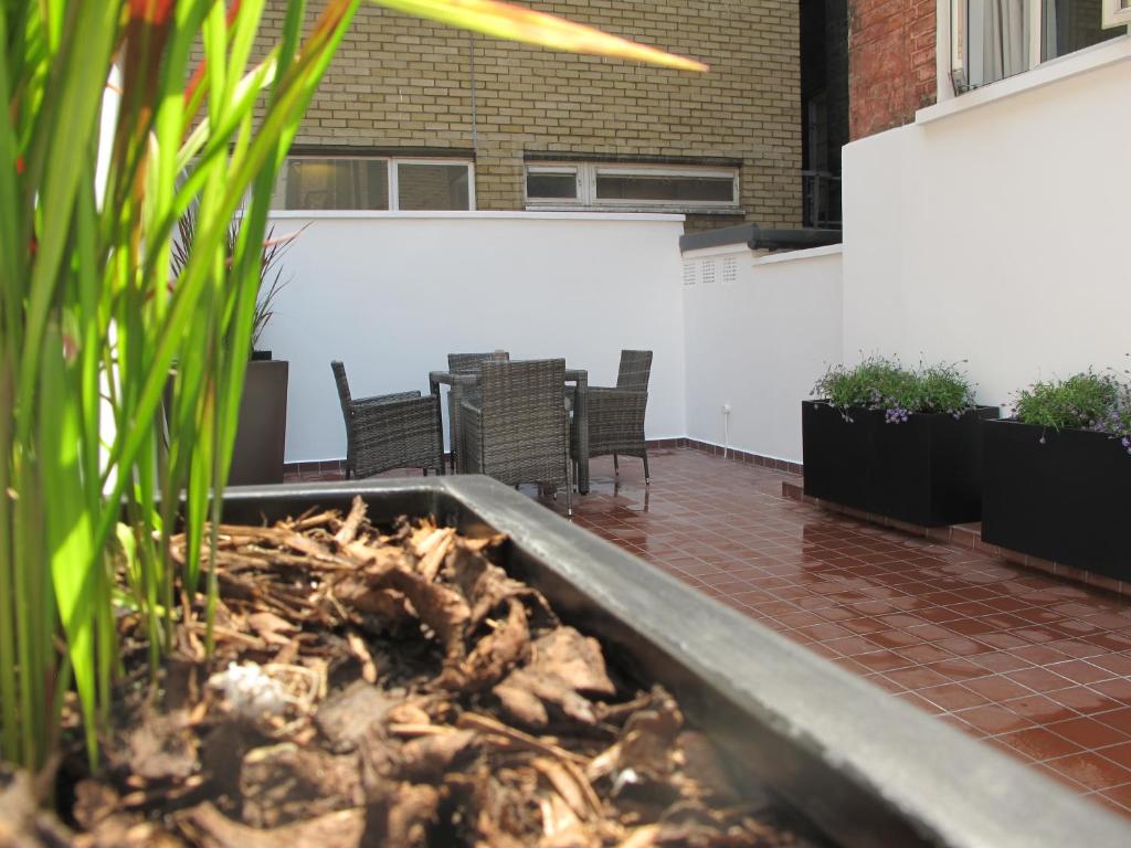 Alhambra Hotel, London (updated prices 2025)