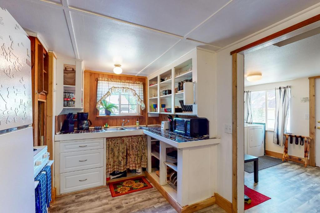 Pacific Crest Cabinets | Cabinets Matttroy