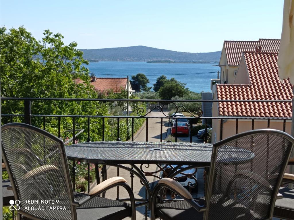 Apartments Vodopija 300m to the beach, Sveti Filip i Jakov (updated ...