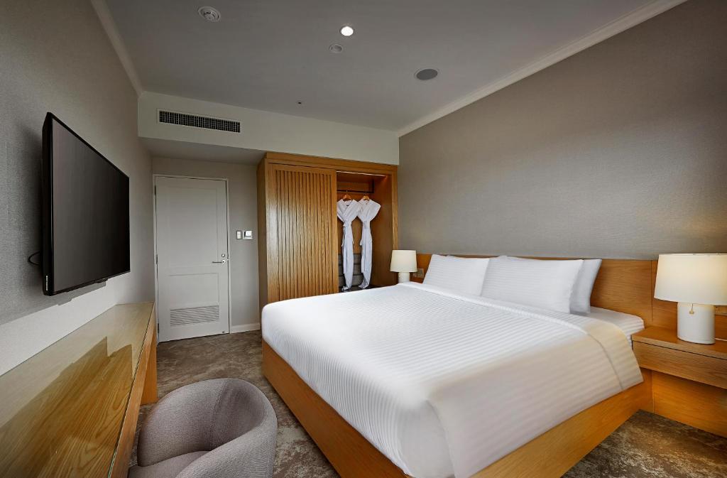 ANA Crowne Plaza Resort Okinawa Uruma Hills By IHG, Uruma (updated ...