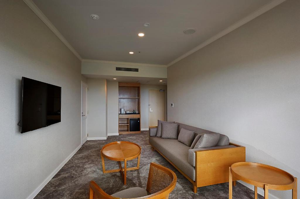 ANA Crowne Plaza Resort Okinawa Uruma Hills By IHG, Uruma (updated ...