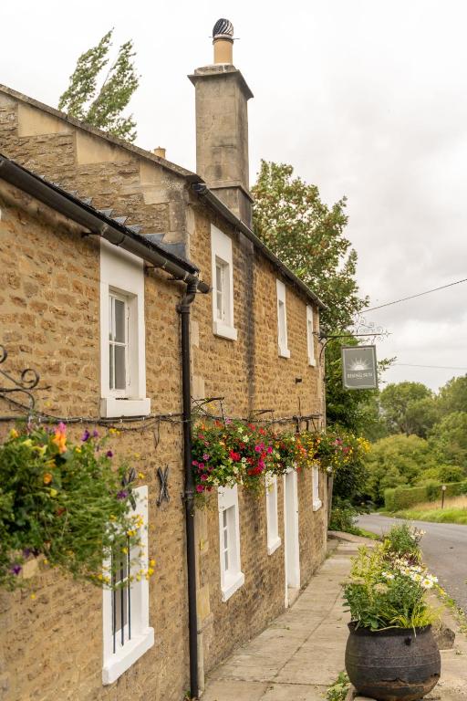 Rising Sun Pub, Restaurant and Rooms, Lacock (updated prices 2025)