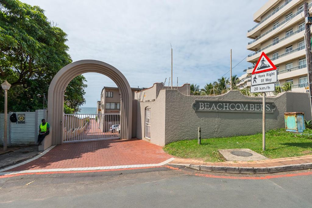 Beachcombers 13 in Ballito - Traveleto