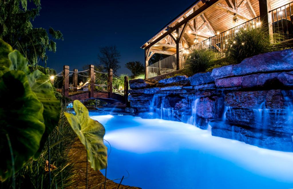 WaterMill Cove Luxury Lakefront Villa Theatre Room 2Mi to SDC POOL ...