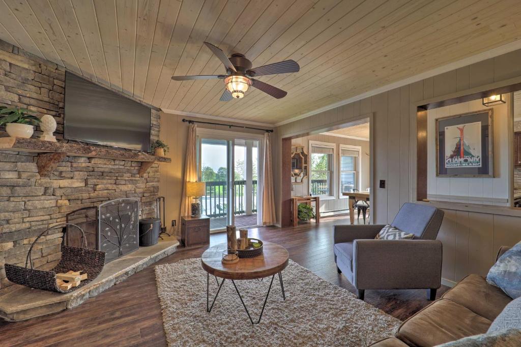 Newly Renovated Top Floor 2br With Mountain Views! - Beech Mountain, NC