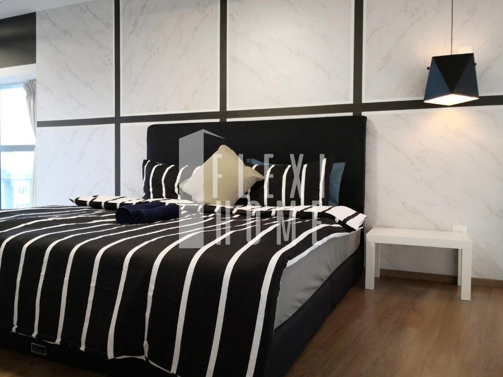 Pinnacle PJ, Romantic City View, 1-4 Guests Designed Duplex Home by ...