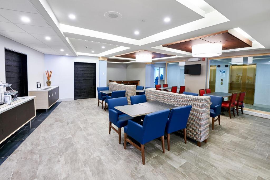 Holiday Inn Express Hotel & Suites Dieppe Airport by IHG, Moncton ...